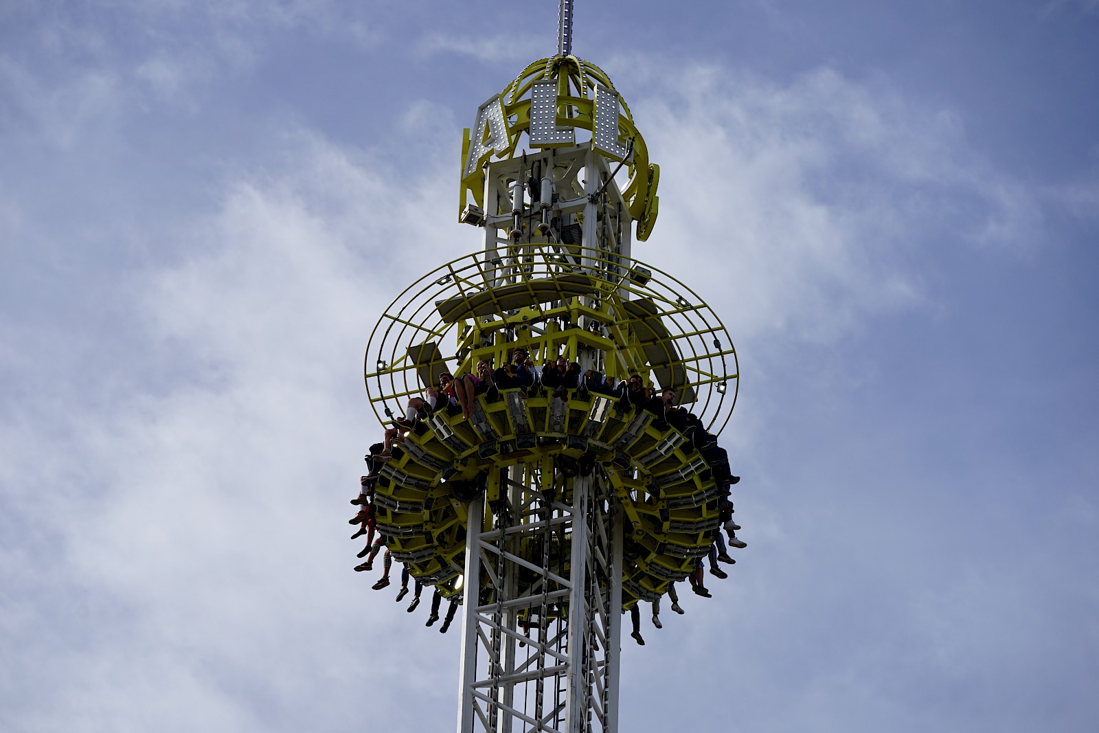 Skyfall - A drop tower at the Munich Oktoberfest