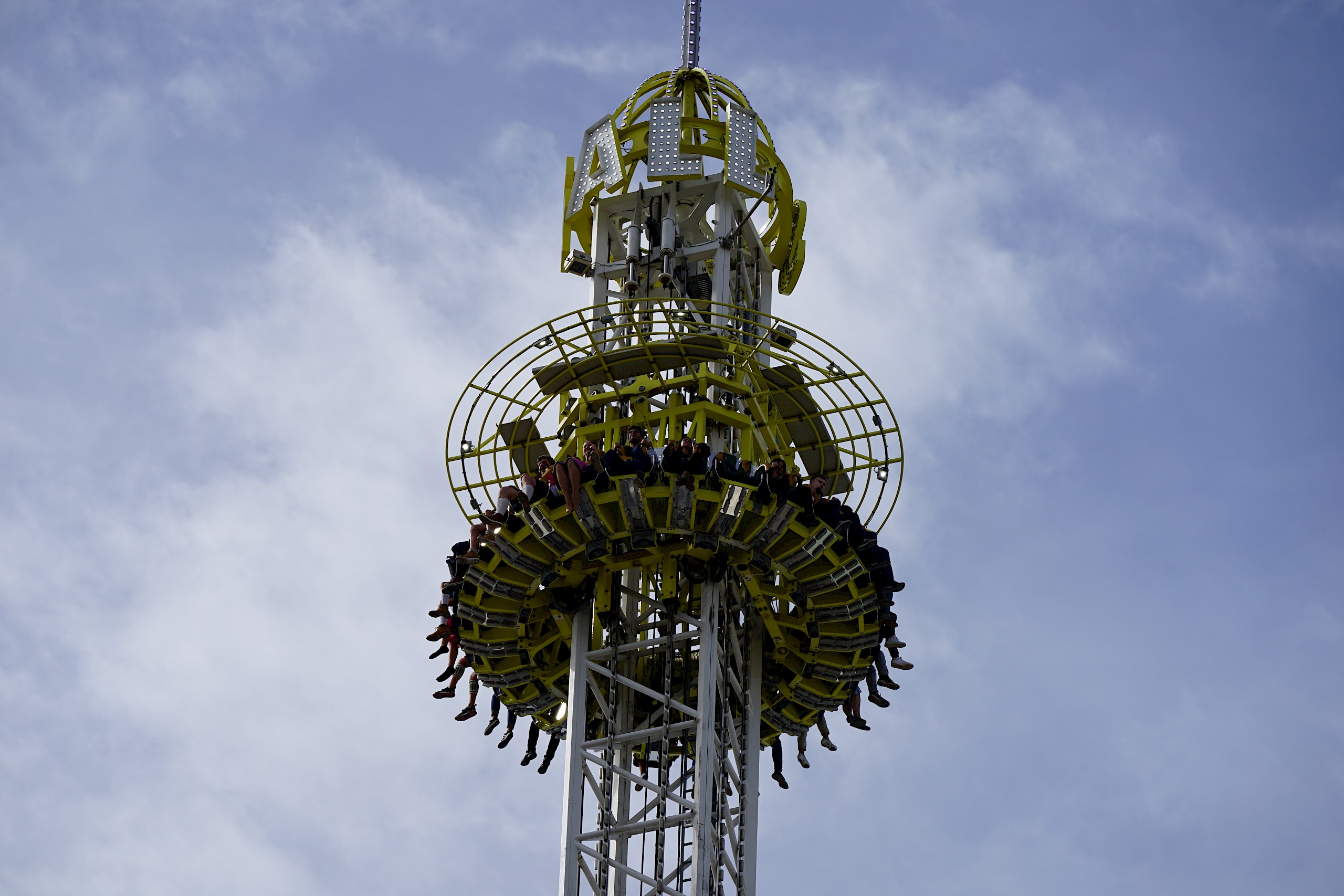 Skyfall - A drop tower at the Munich Oktoberfest