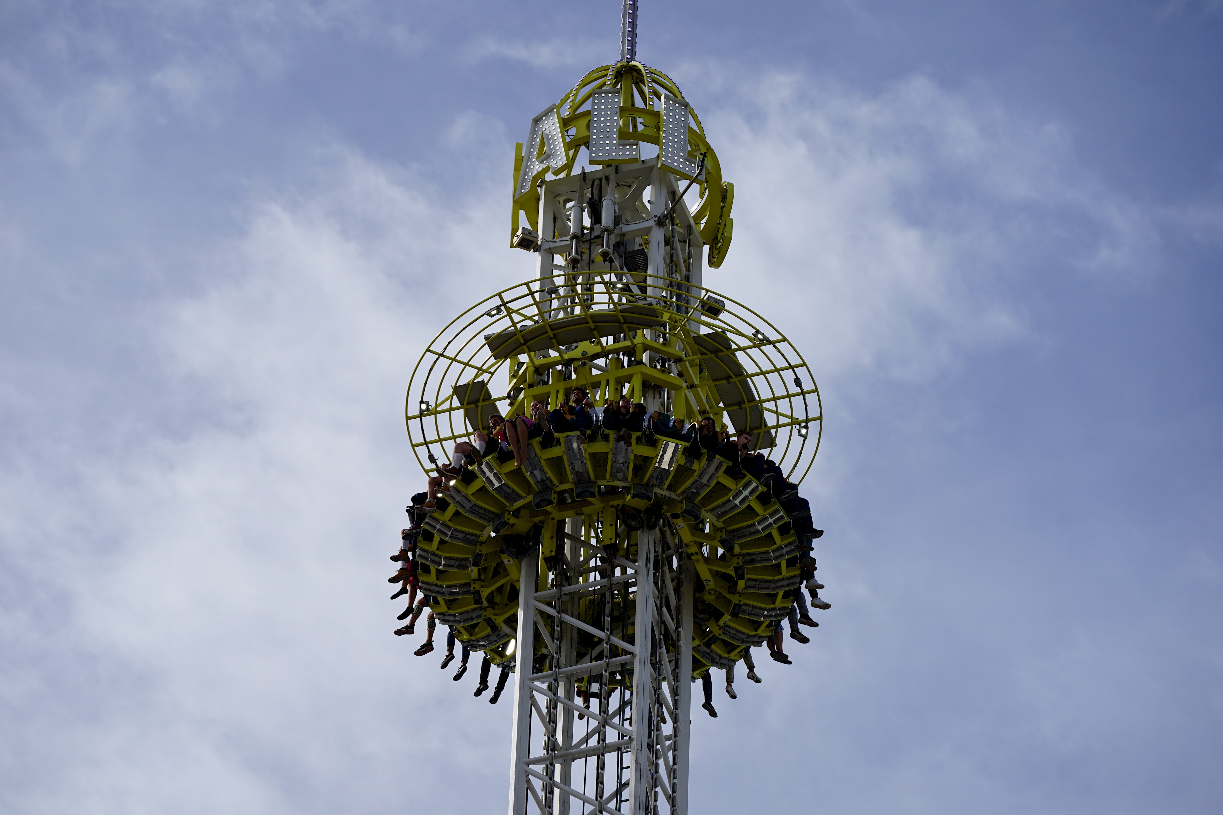 Skyfall - A drop tower at the Munich Oktoberfest
